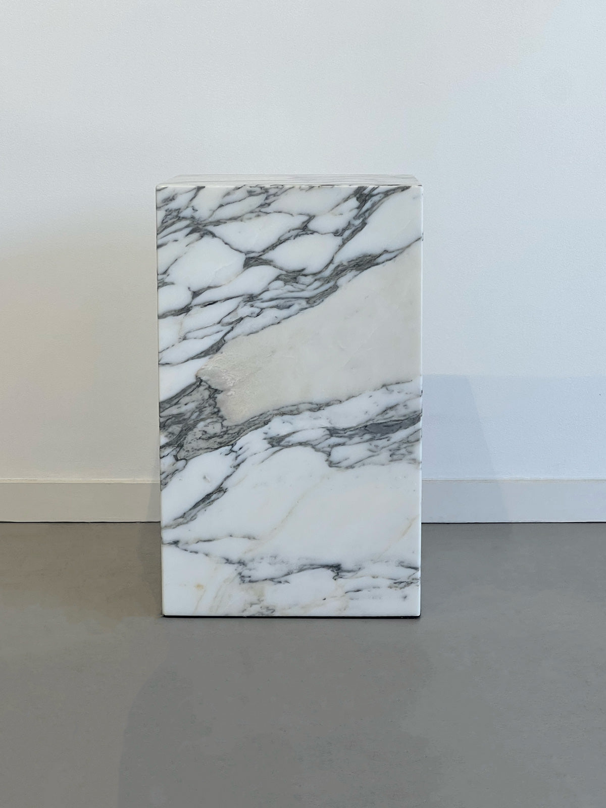 Arabescato Marble Plinth – Pompeii Home